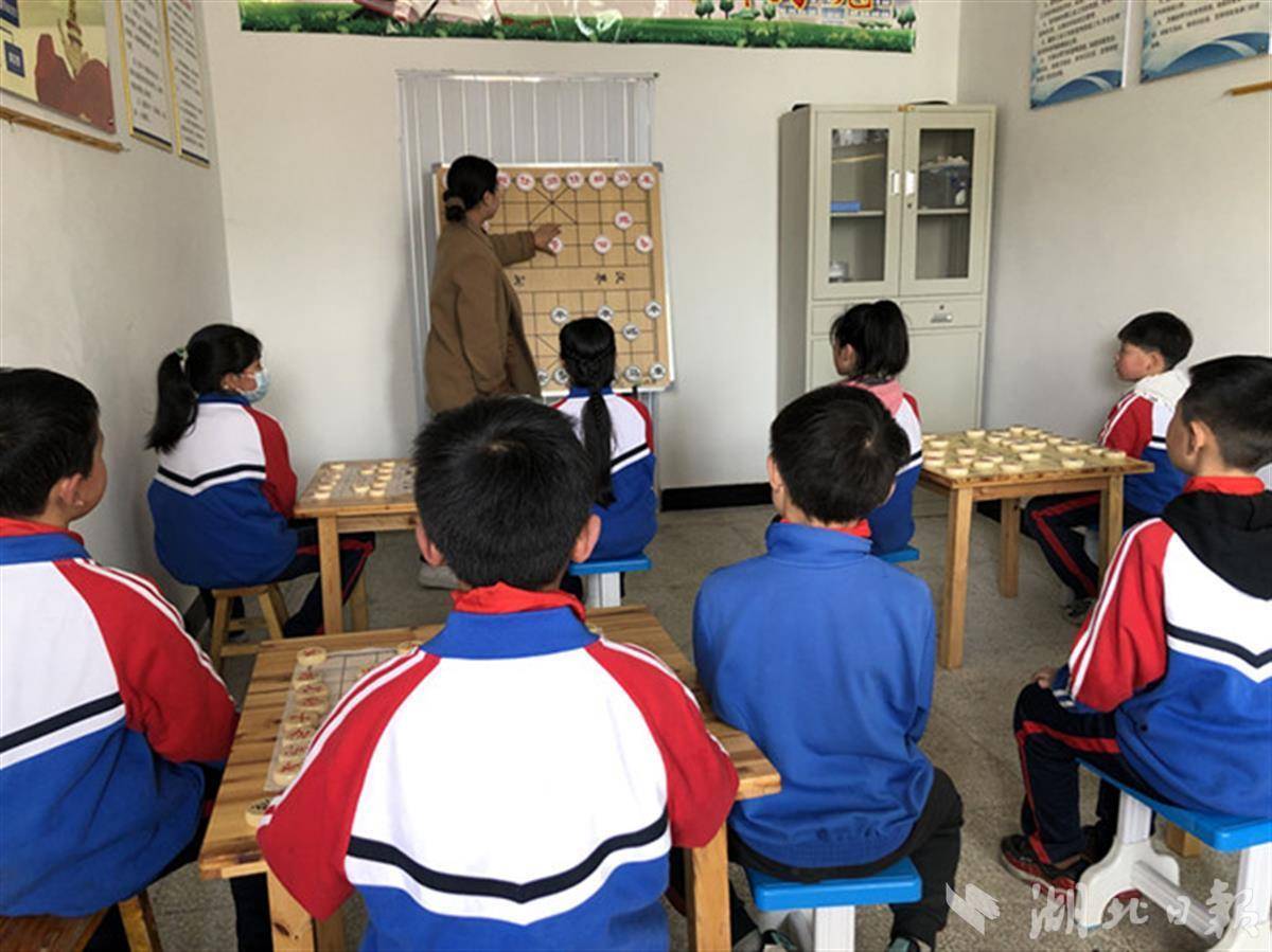 利川:象棋进校园 学生乐在“棋” 中 - 湖北日报新闻客户端