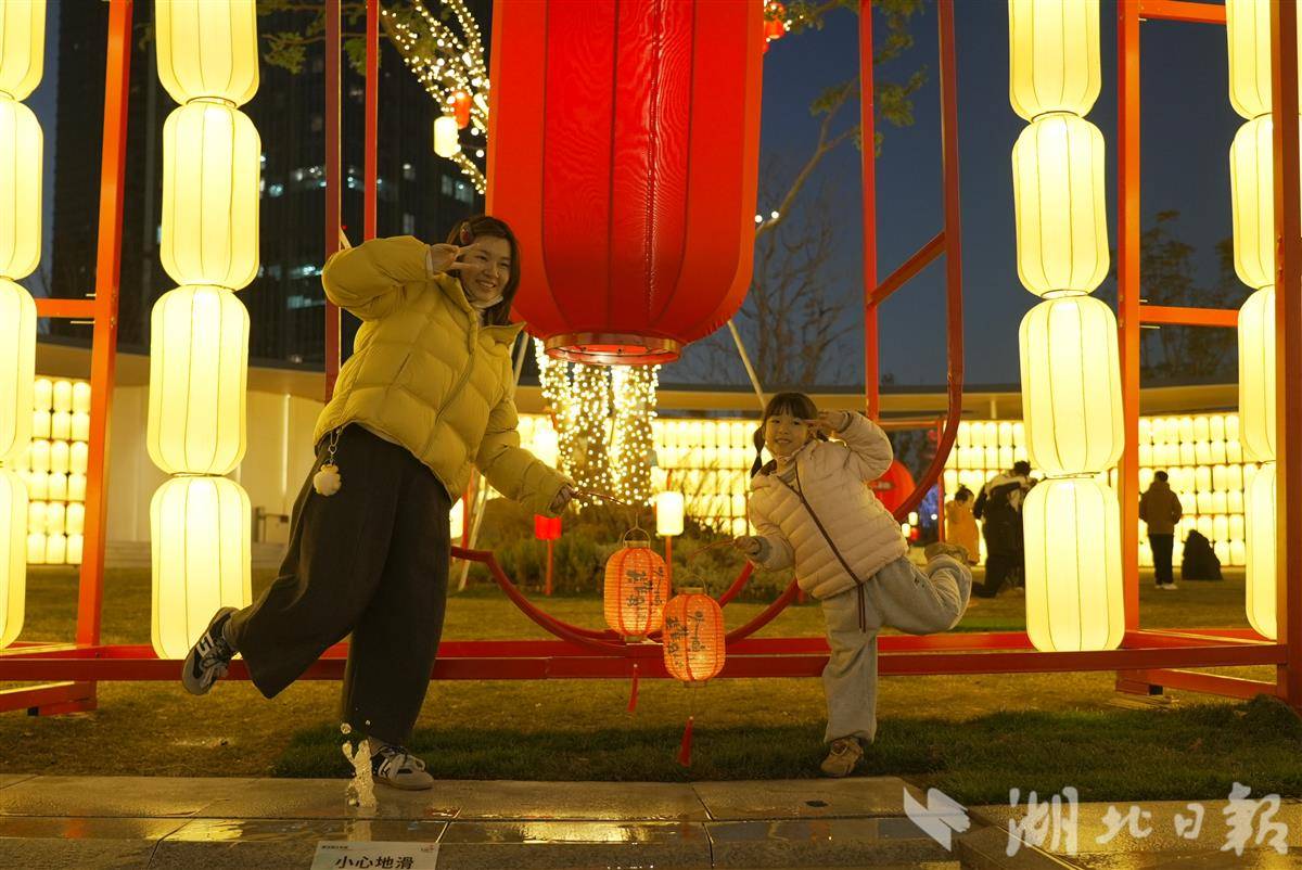 年味儿浓度UP，来武汉滨江天街感受“灯火满市井” - 湖北日报新闻客户端