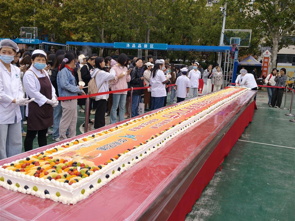 江汉大学举办2025年校园美食文化节 百种风味倡导节约新风